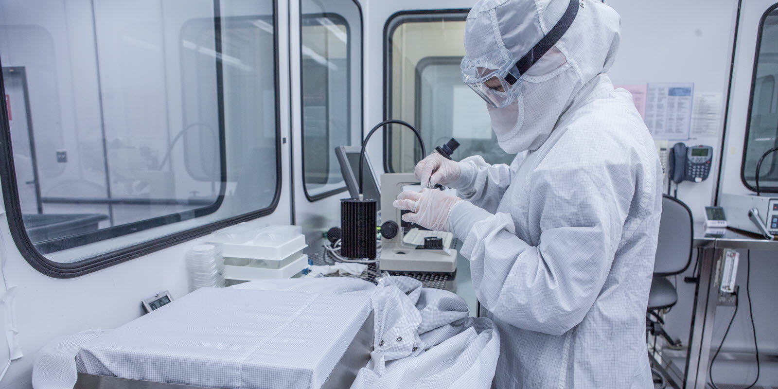 How Much Can Labs Save When Choosing Reusable Cleanroom Garments?